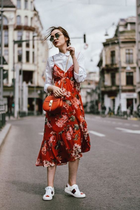 Looks con vestidos floreados perfectos para primaveraFama