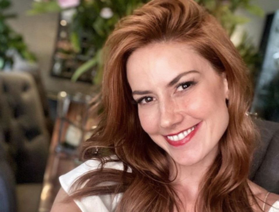 Altair Jarabo luce su cintura en elegante look - Fama