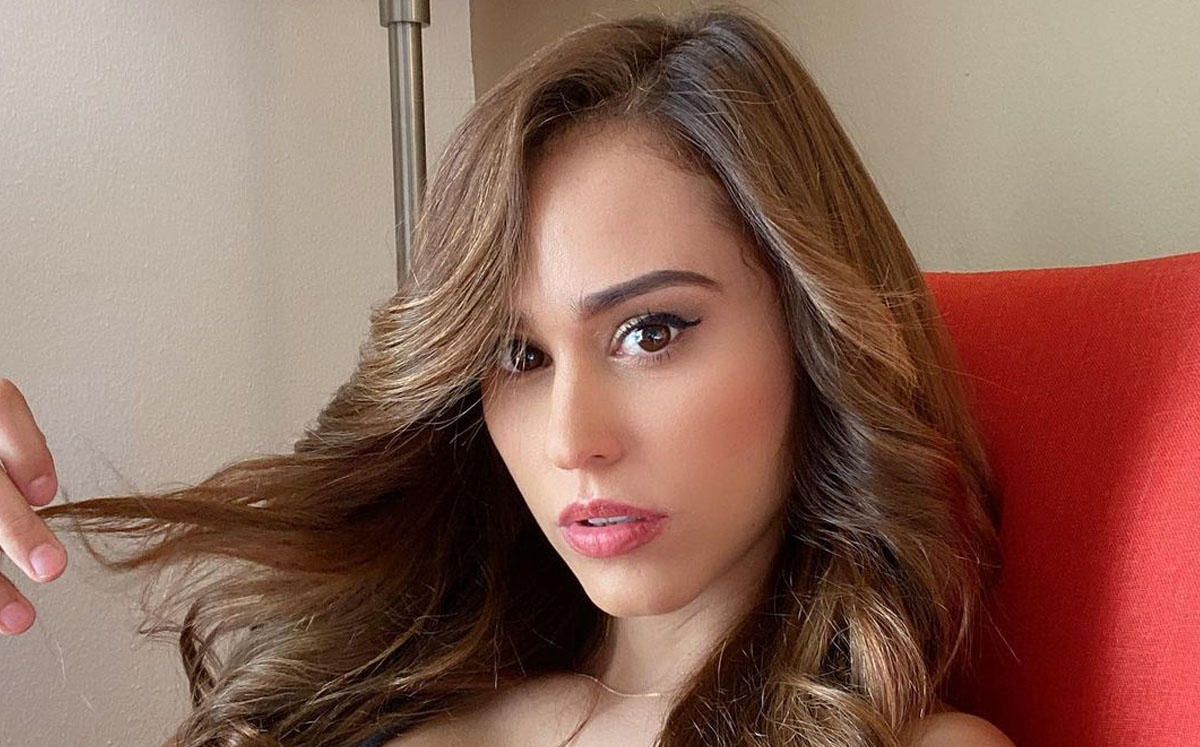 Yanet García posa en body de encaje con transparenciasFama