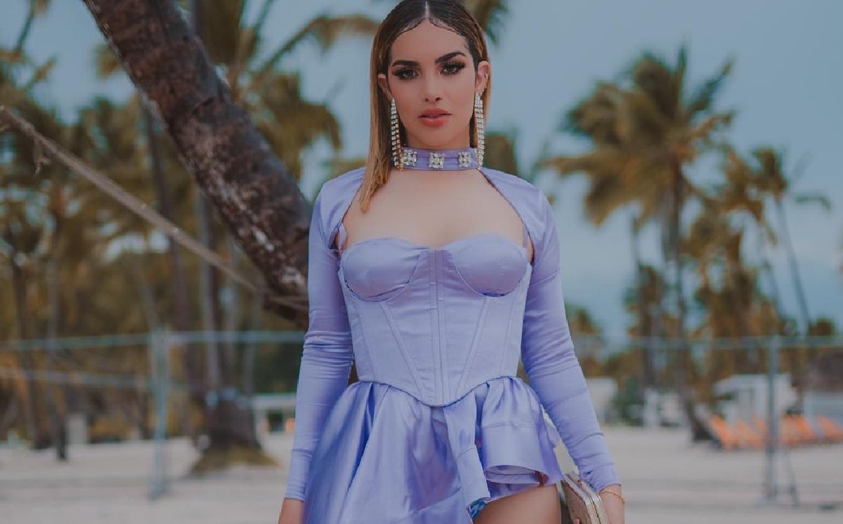 Kimberly Loaiza muestra su nueva figura tras cirugía en jumpsuit - Fama