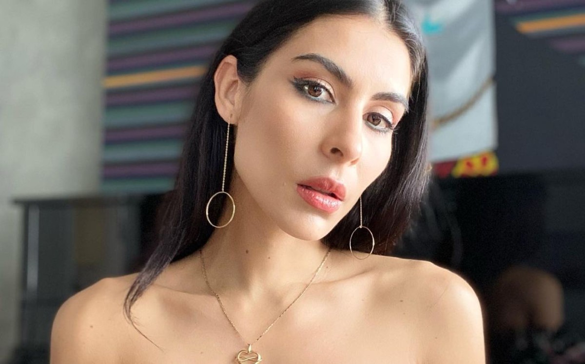 María León impacta surfeando en un hermoso bikini verde - Fama