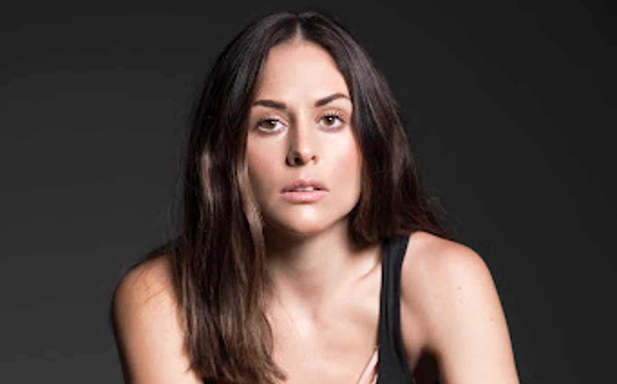 Zuria Vega modela seductor conjunto de transparenciasFama