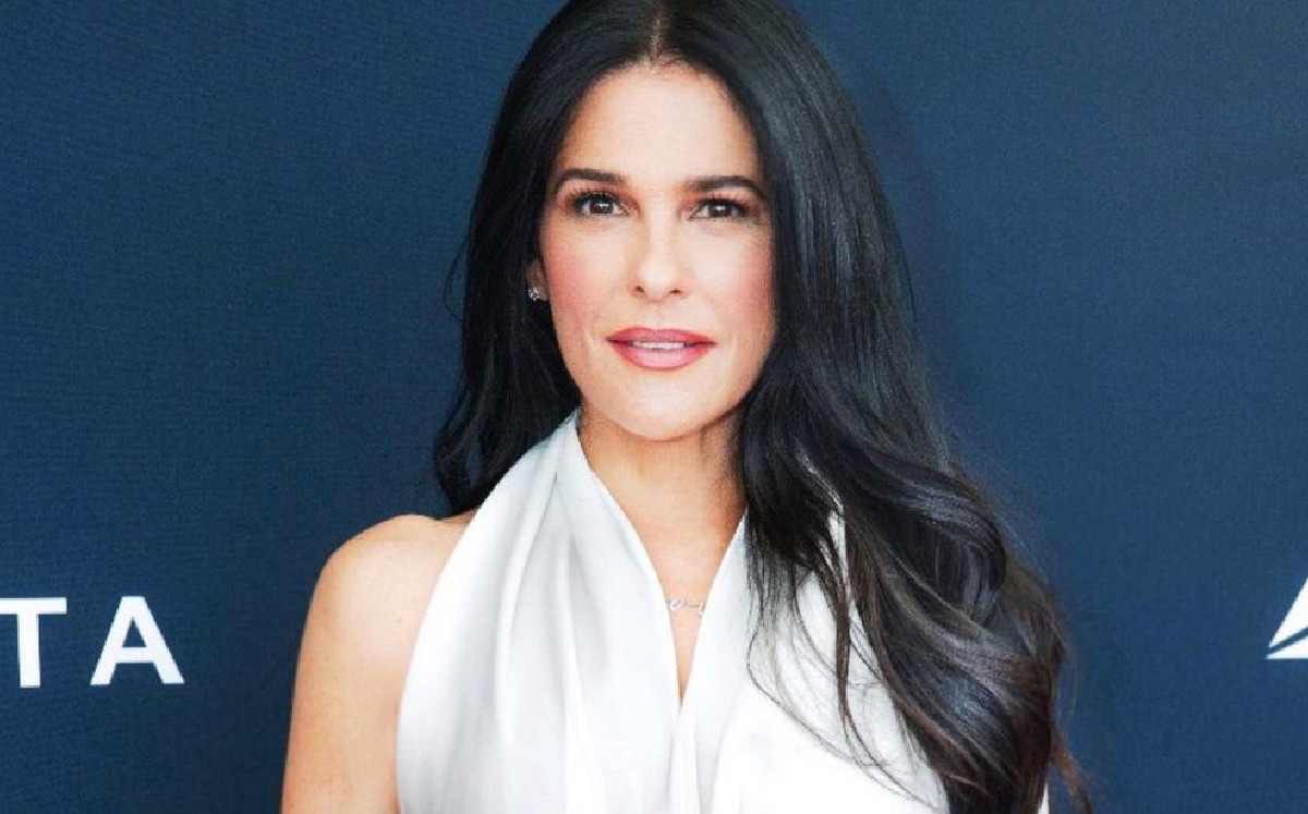 Martha Debayle copia el look a Kim Kardashian y luce arriegado escote ...