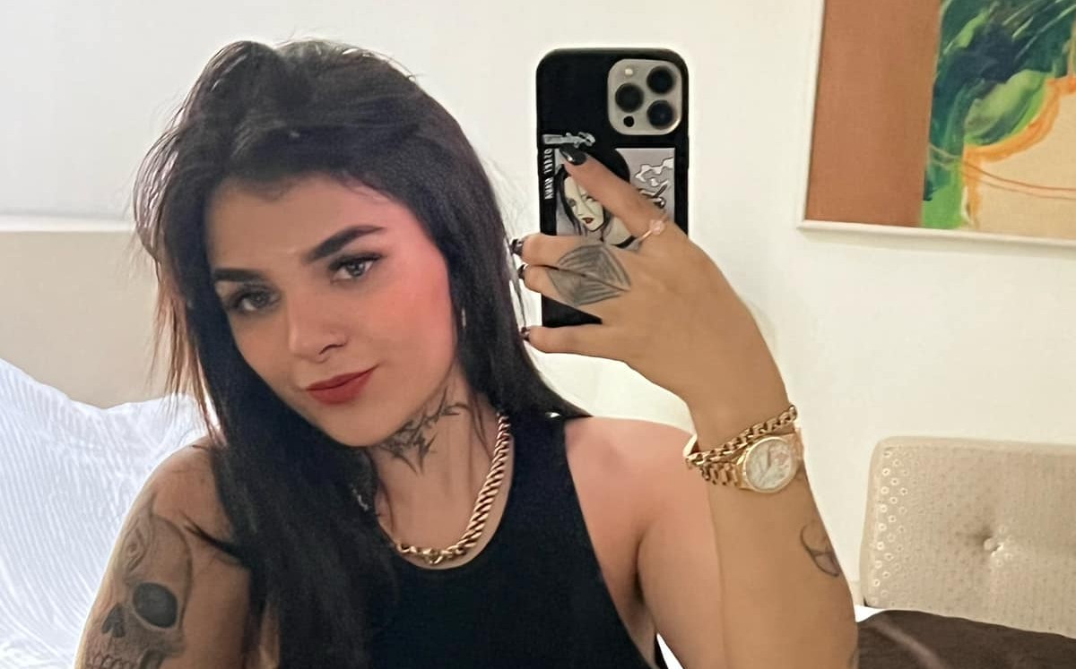 Karely Ruiz tiene el minivestido de lentejuelas perfecto para terminarFama