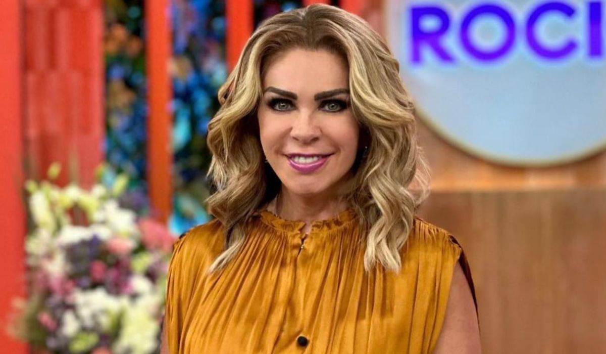 Rocío Sánchez Azuara posa con vestido rosa Barbie a sus 59 añosFama