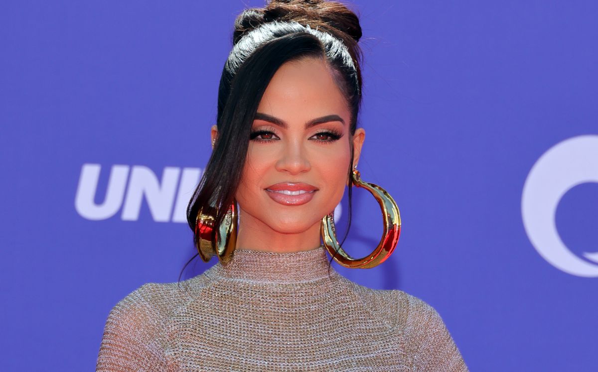 Natti Natasha lleva el vestido más intrépido de los Latin AMA's - Fama
