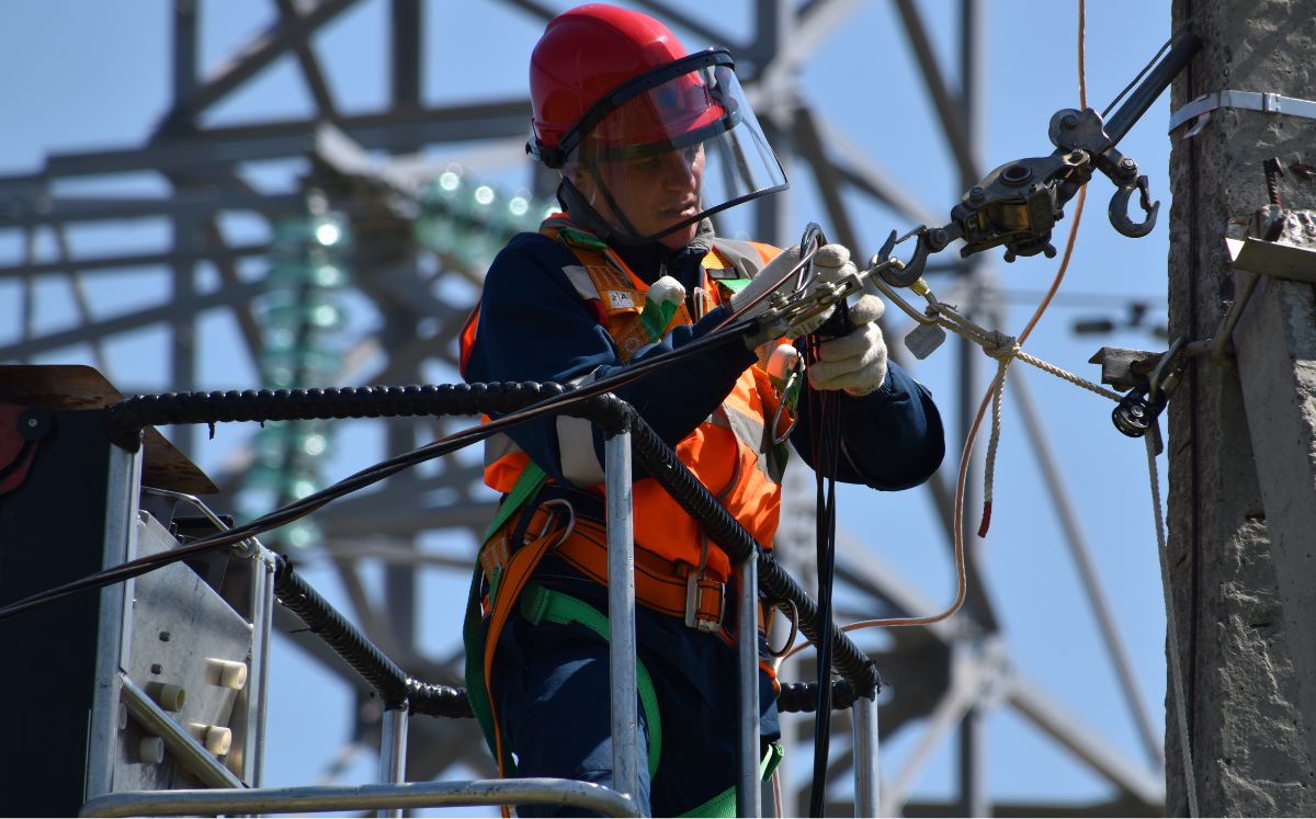 ¿Hasta 32 mil pesos? Aplica a los puestos de la CFE - Fama