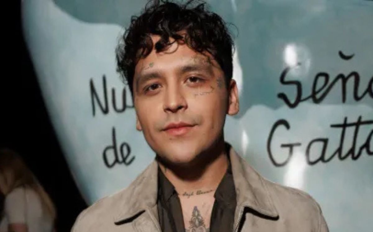 Christian Nodal revela cómo conquista mujeres pese a ser feo - Fama