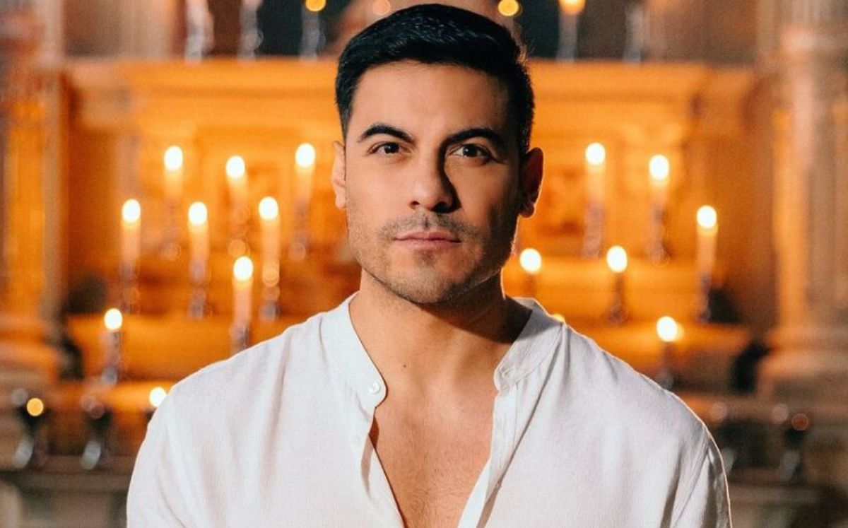 Carlos-Rivera es acusado de homofobia por rechazar boda lésbicaFama