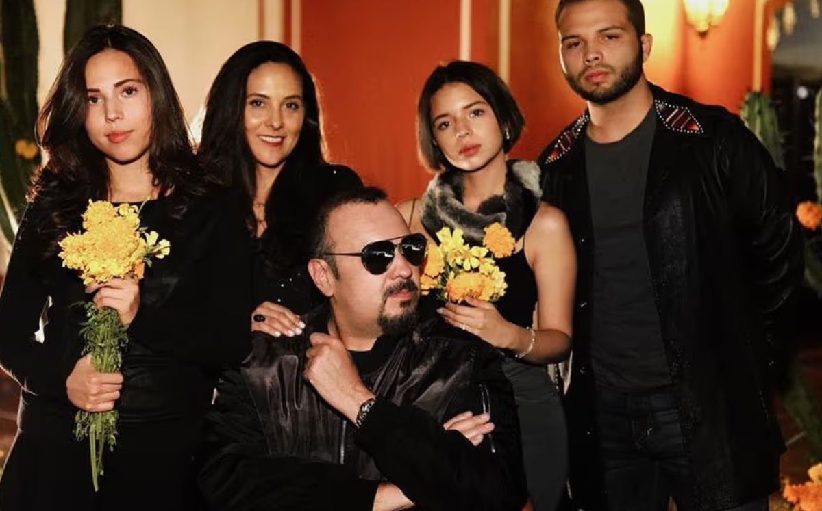 Pepe Aguilar reveló que corrió a sus hijos de su casaFama